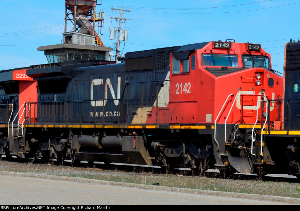 CN 2142